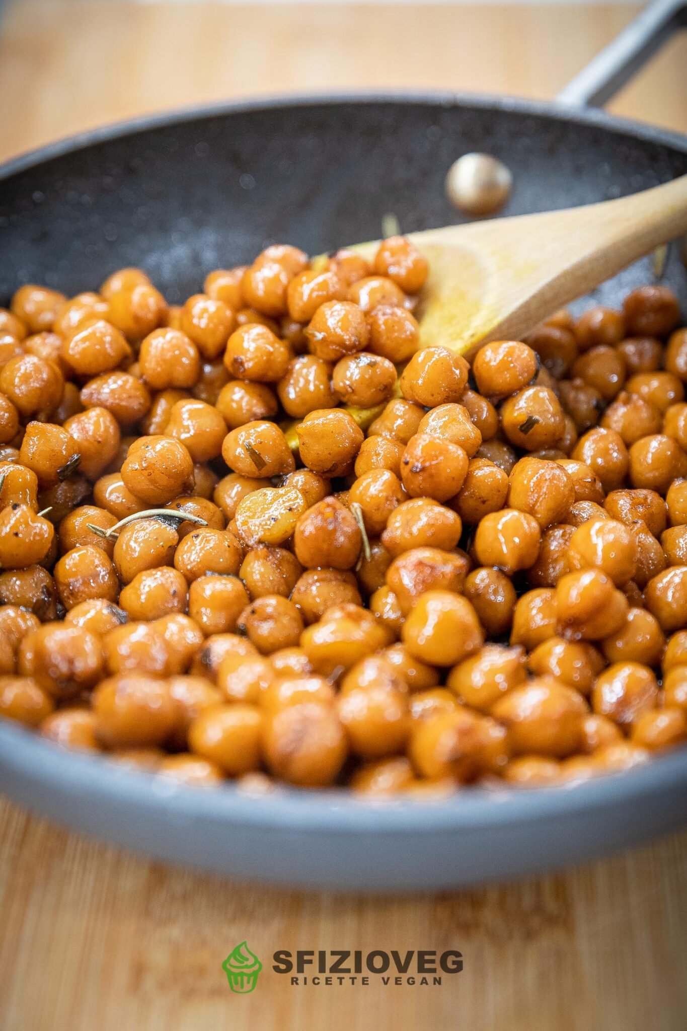 Ceci in padella croccanti con salsa di soia
